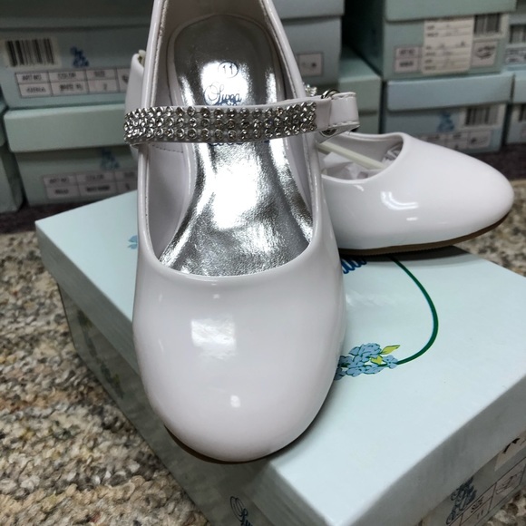 Sweet Pea | Shoes | Mia Girls White Patent Leather Dress Shoe | Poshmark
